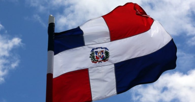 La Bandera de la República Dominicana | La Verdad sin Compromiso
