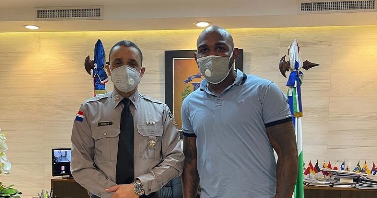 Marcell Ozuna y su esposa Génesis Guzmán visitan al director de la ...